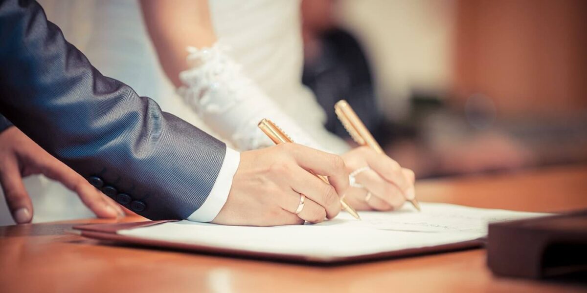 Notary Montreal, Marriage Notary & Wedding Officiant, Mona Salehi